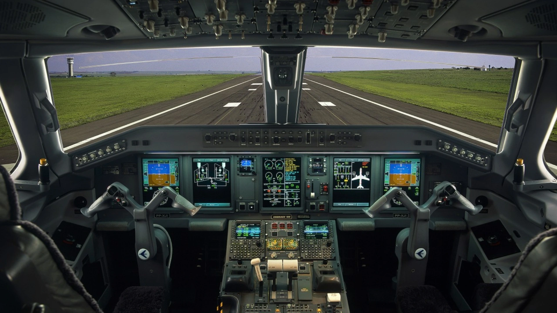 E195 - Aviação Comercial - Embraer